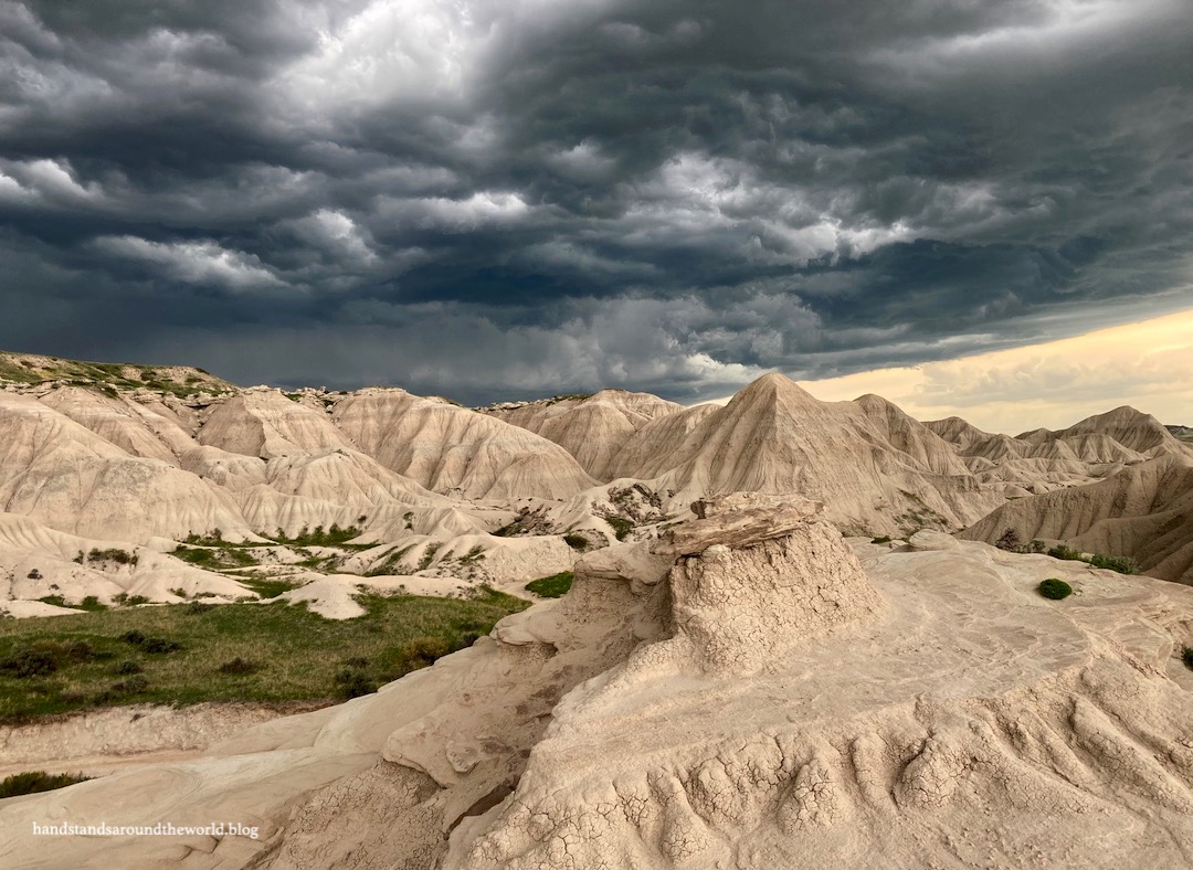 Badlands and Bentonite – Toadstool Geologic Park, Nebraska – Handstands ...